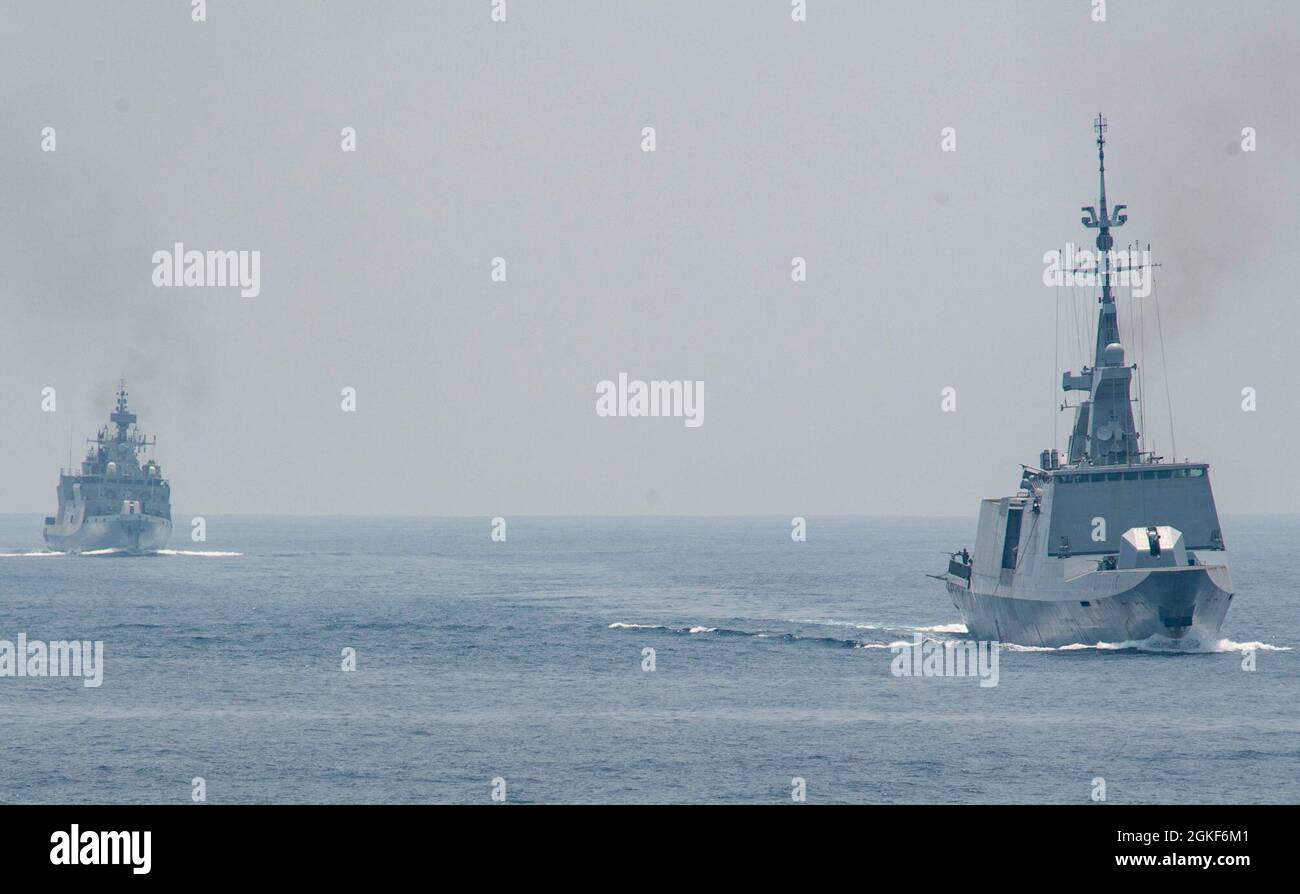 210406-N-JC800-1089 INDIAN OCEAN (April 6, 2021) - Amphibious transport ...