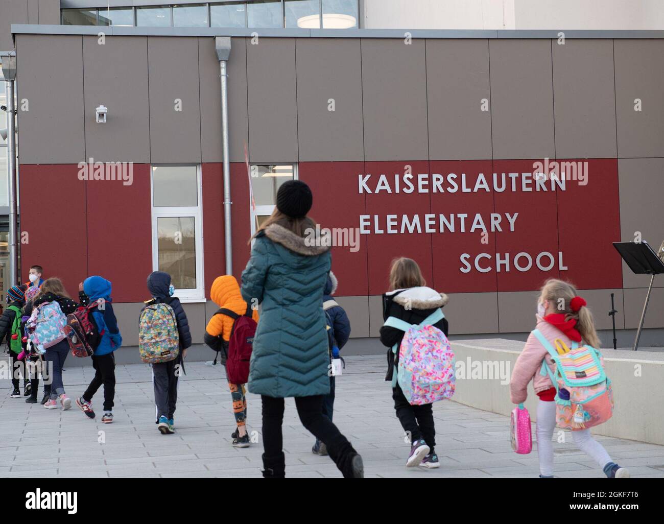 First grade students enter Kaiserslautern Elementary School at Kapaun ...