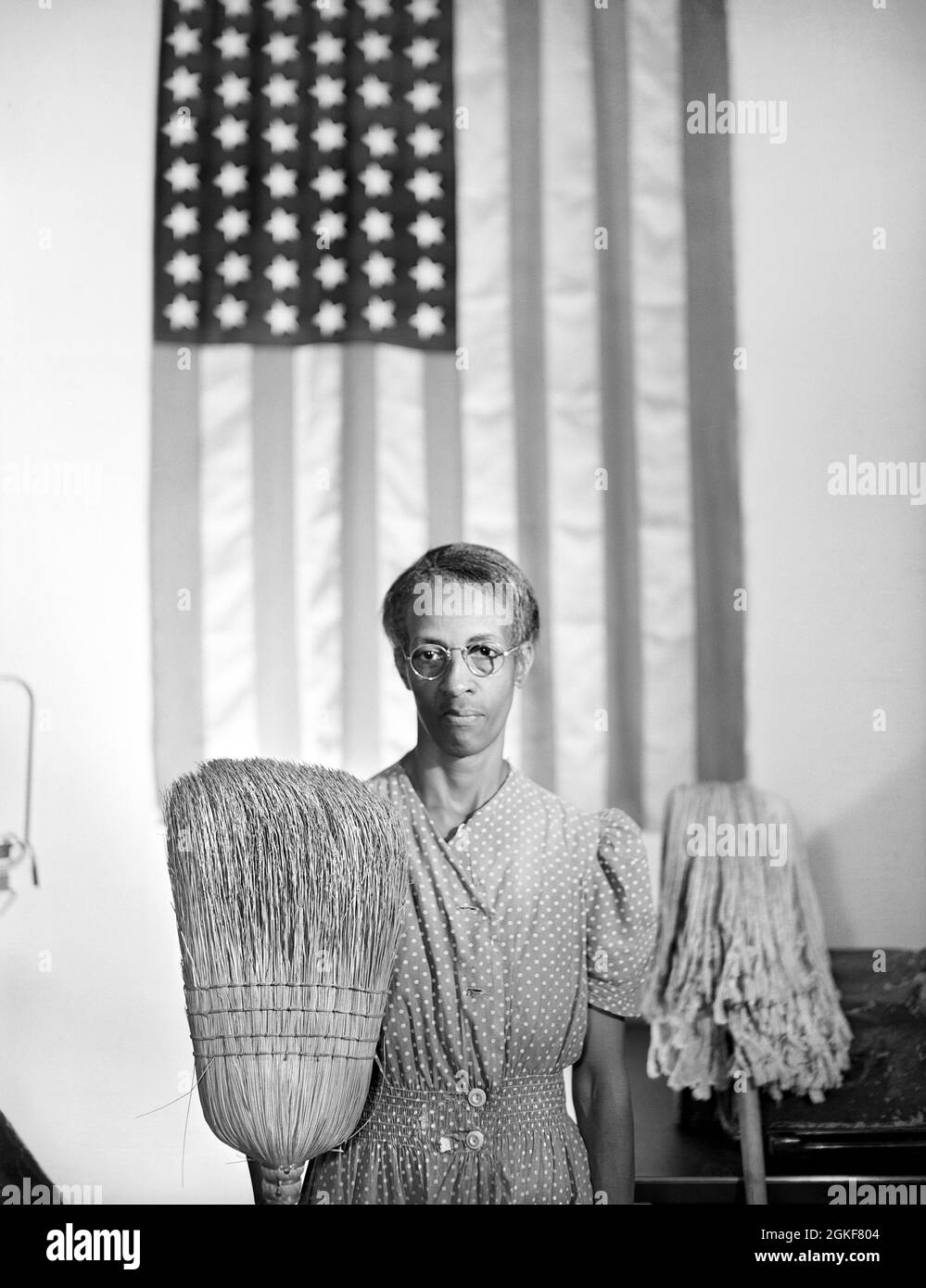 Cleaner african woman Black and White Stock Photos & Images - Alamy