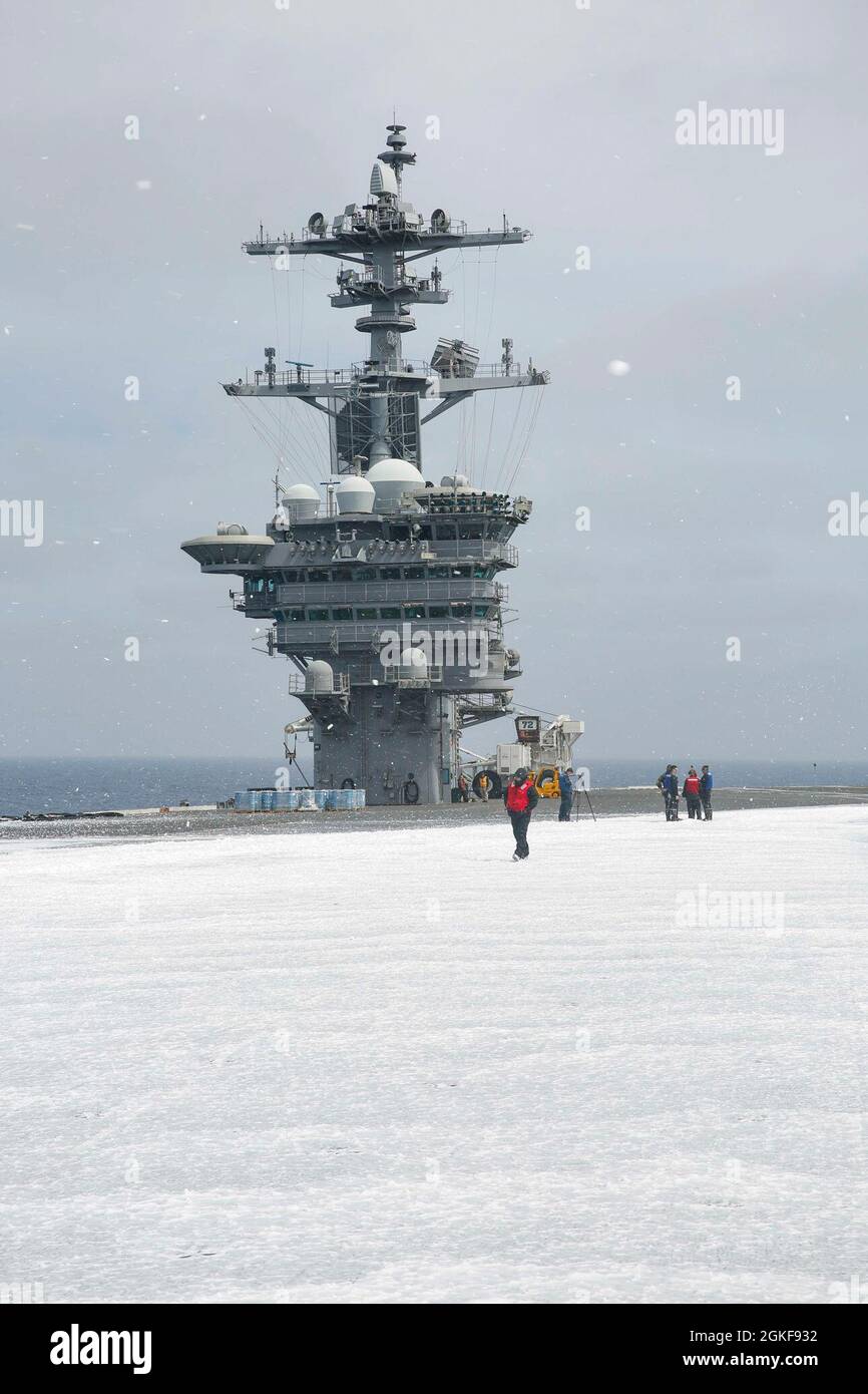 210407-N-MM912-2003 PACIFIC OCEAN (April 7, 2021) The aircraft carrier ...