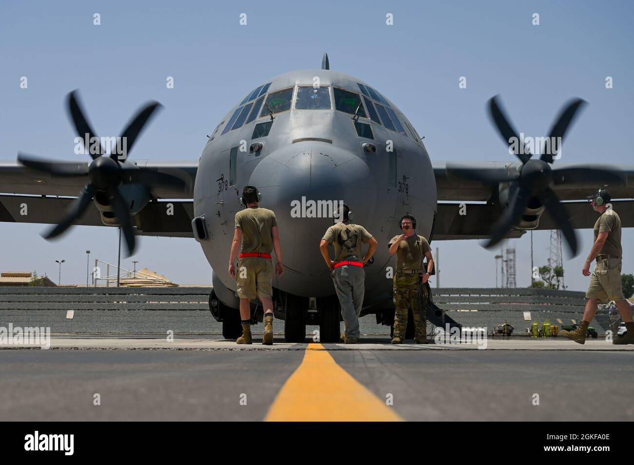 U.S. Air Force Airmen assigned to the 75th Expeditionary Airlift ...