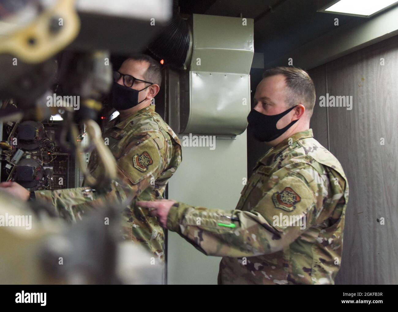 Tech Sgt. Brian Stolz (right), 92nd Maintenance Squadron aircraft ...