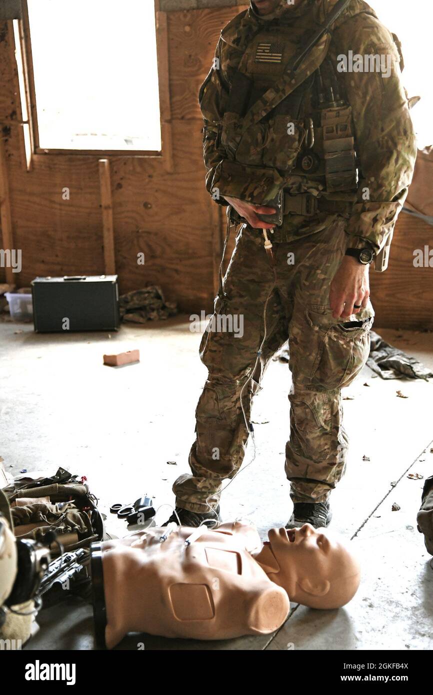 U.S. Army Green Berets assigned to Special Operations Command Europe ...