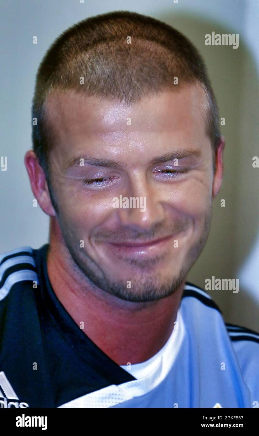 David beckham practising hi-res stock photography and images - Alamy