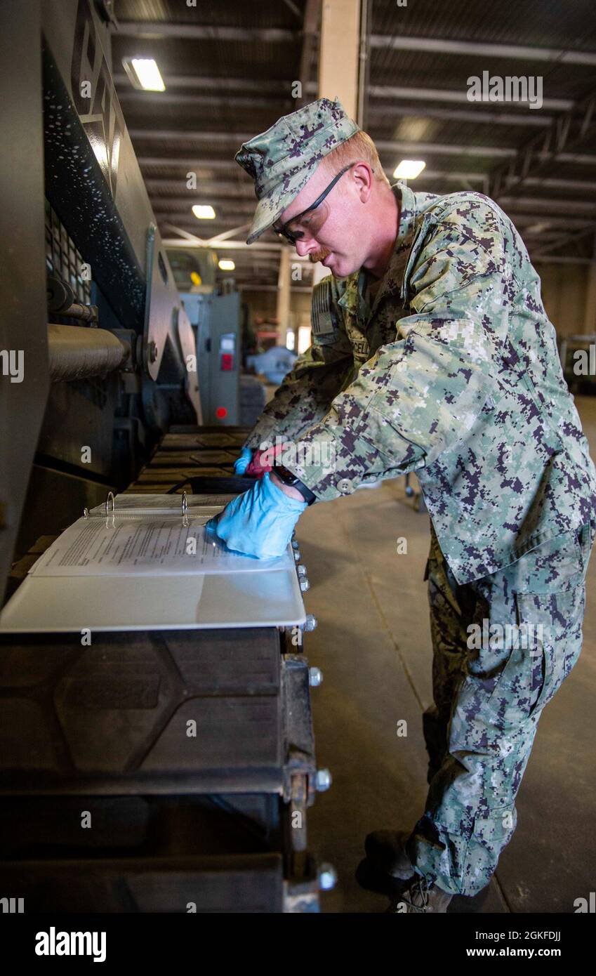 U s navy construction mechanic constructionman hi-res stock photography ...