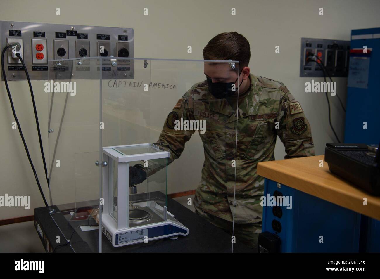 Calibrate balance hi-res stock photography and images - Alamy