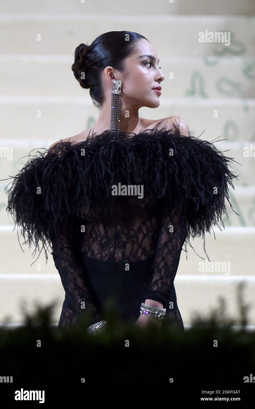 Olivia rodrigo 2021 met hi-res stock photography and images - Alamy