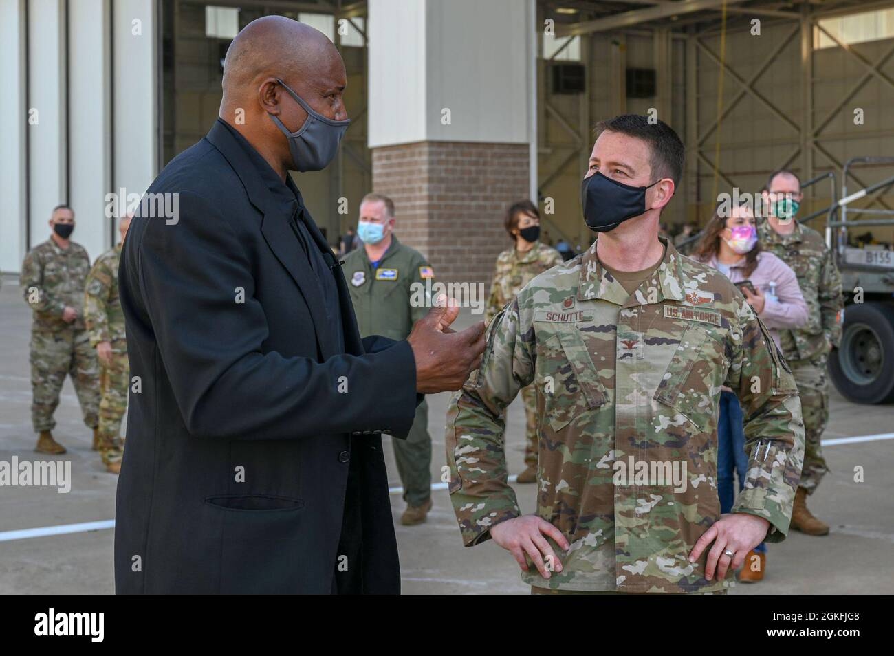 Sidney Moncrief, keynote speaker, speaks with Col. John Schutte, 19th ...