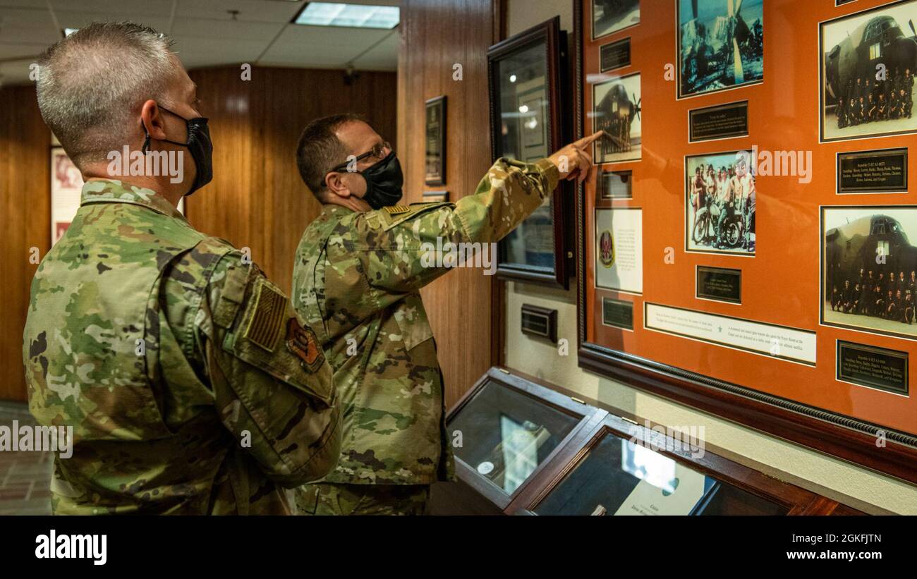U.S. Air Force Lt. Gen. James C. Slife, center, Air Force Special ...