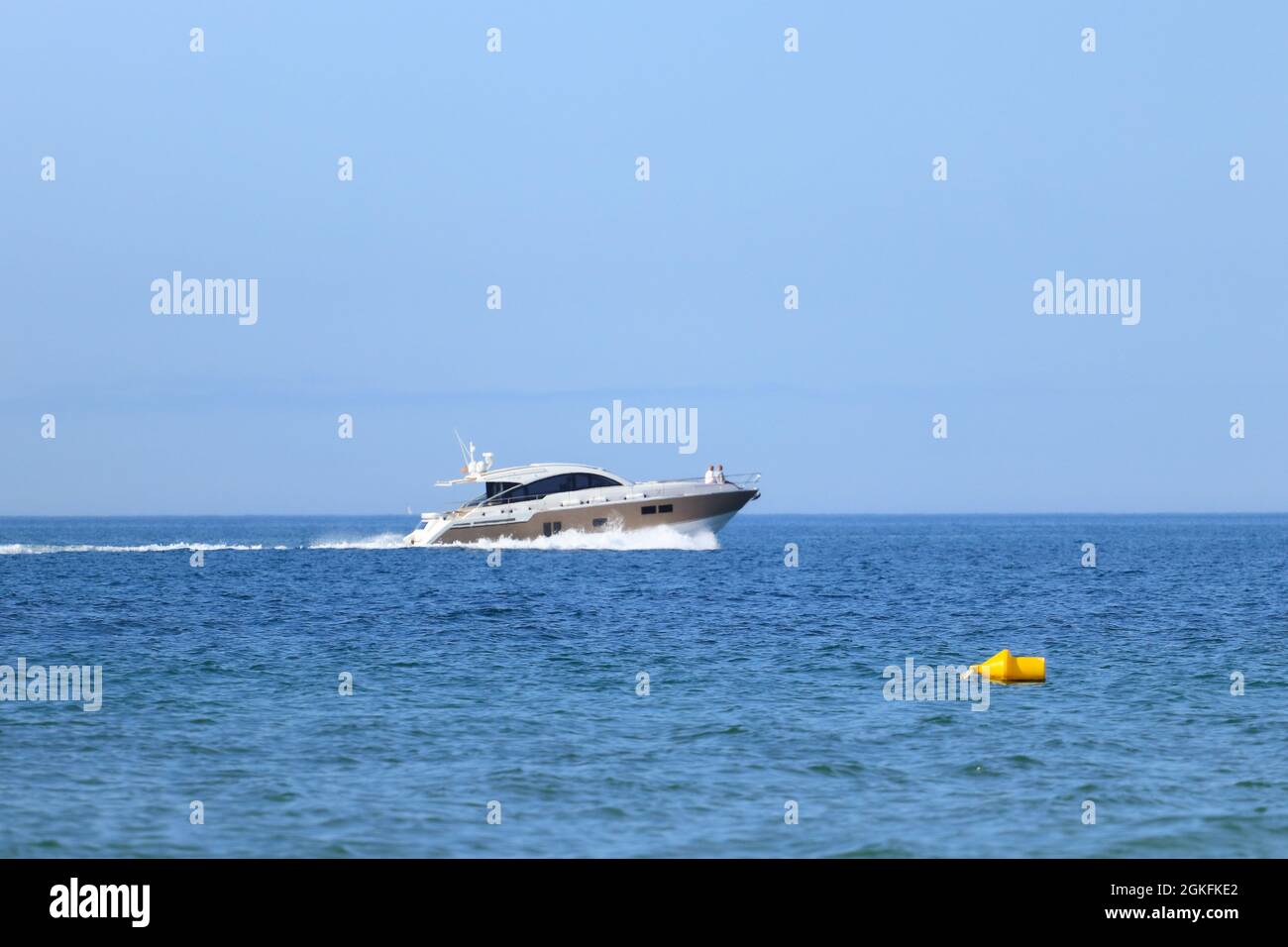 Luxurious motor boat sailing the sea Stock Photo - Alamy