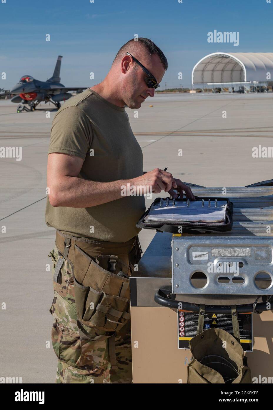 Master Sergeant Justin McAbee, 187th Maintenance Squadron weapons load ...