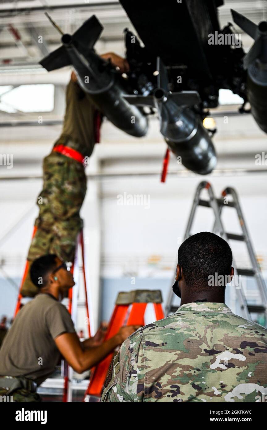 Staff Sgt. Charlie Mathis, 2nd Aircraft Maintenance Squadron load crew ...