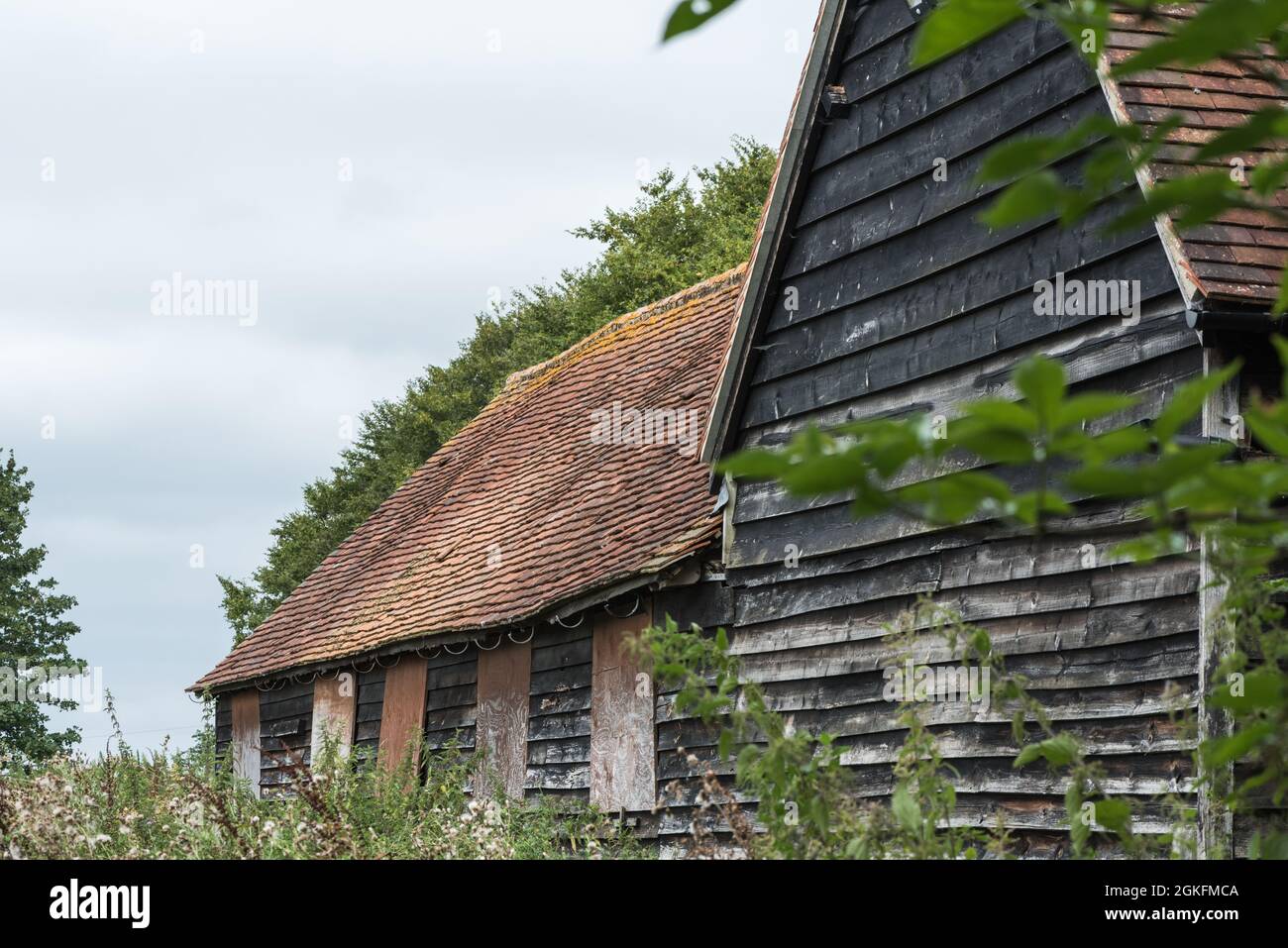 Unused old farm building hi-res stock photography and images - Alamy