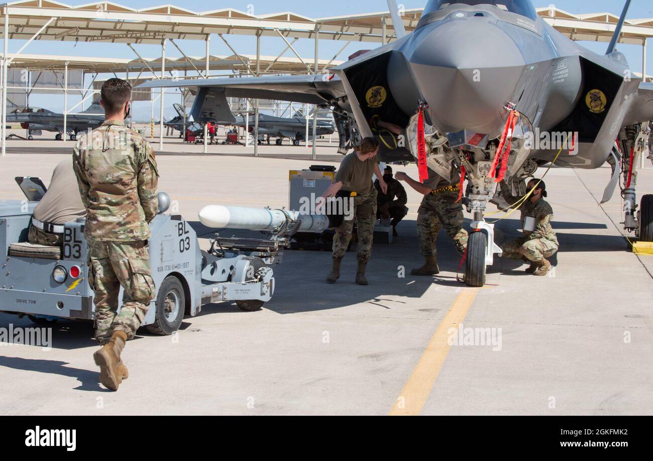 56th maintenance group hi-res stock photography and images - Alamy