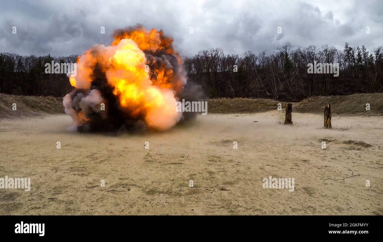 Soldier with the 173rd Brigade Engineer Battalion, Wisconsin Army ...