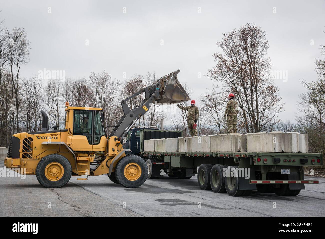 U.S. Airmen from the 201st RED HORSE Squadron, Pennsylvania Air ...
