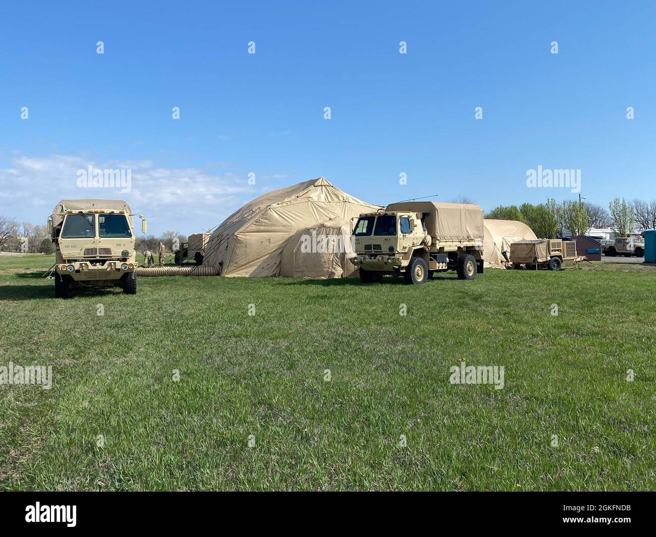 Deployable rapid assembly shelters hi-res stock photography and images ...