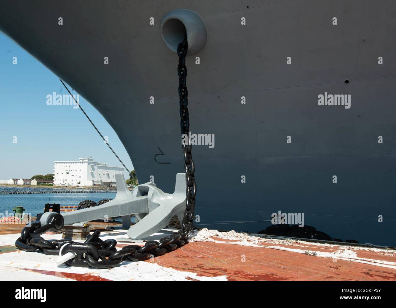 210412-N-WU964-1097 YOKOSUKA, Japan (April 12, 2021) The portside ...