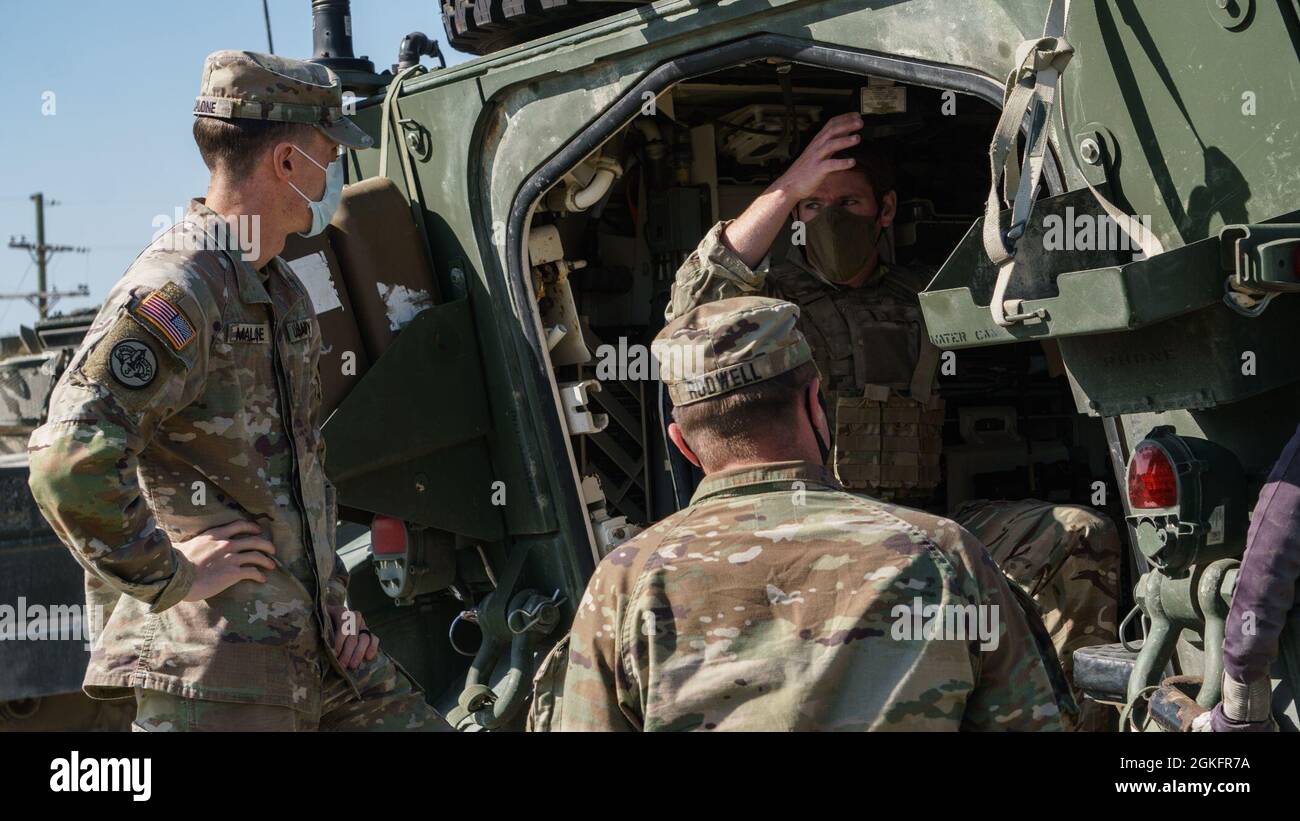 U.S. Army Soldiers assigned to Thunder Squadron, 3rd Cavalry Regiment ...