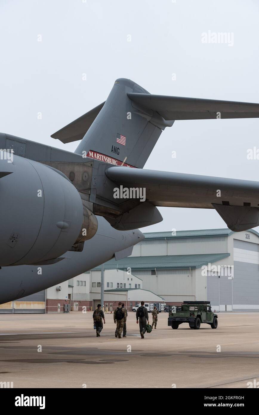 167th airlift squadron hi-res stock photography and images - Alamy