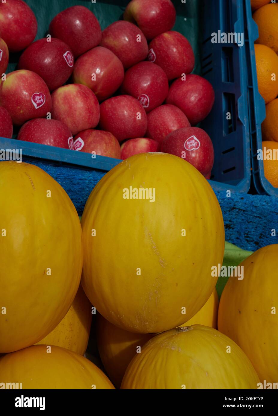 Melons in box hi-res stock photography and images - Alamy