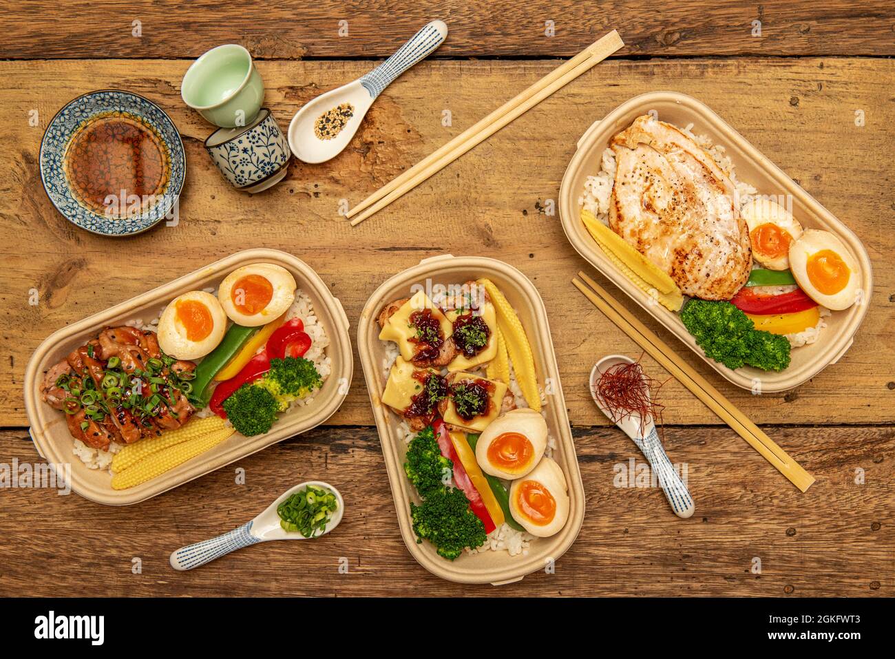 88 / 5000 Resultados de traducción Korean takeout boxes with base rice ...