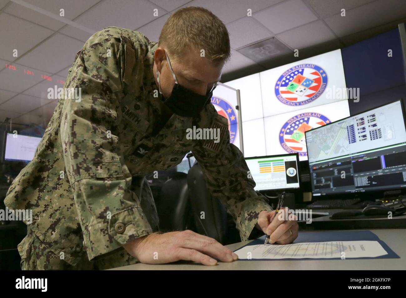 National public safety telecommunicators week hi-res stock photography and images - Alamy