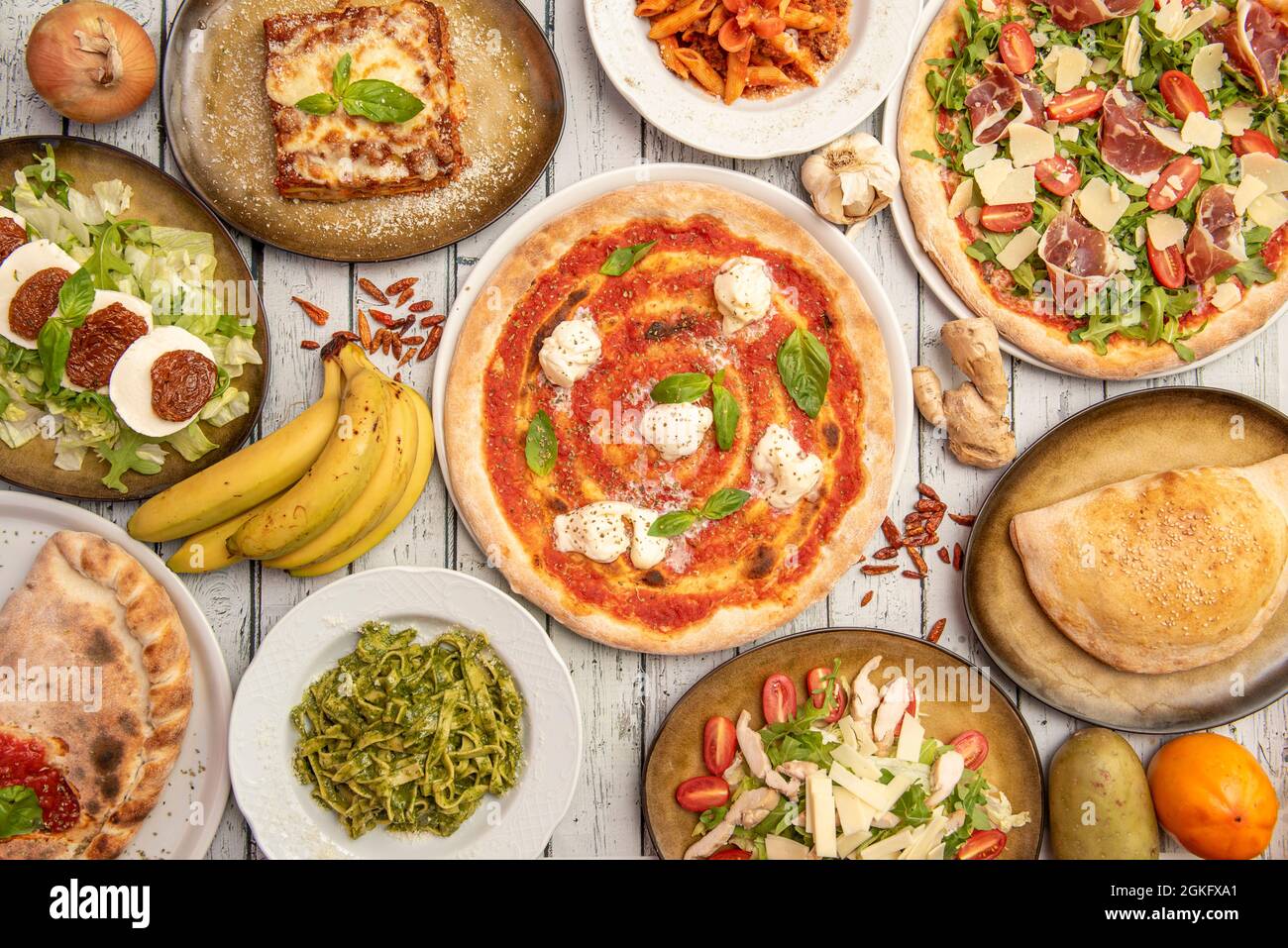 Platos italianos hi-res stock photography and images - Alamy