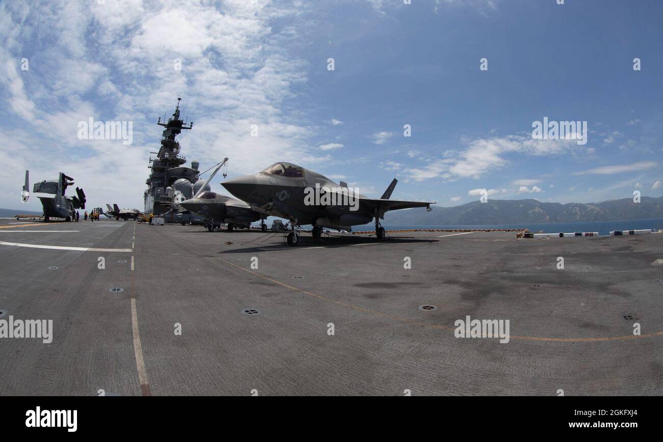 210412-N-IV962-2084 MINDORO STRAIT (April 12, 2021) – The amphibious ...