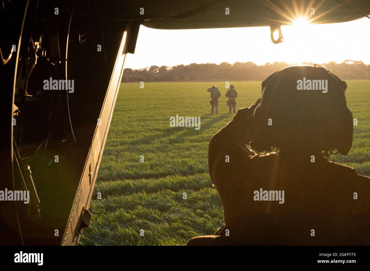 Special Tactics Controllers from the 321st Special Tactics Squad ...