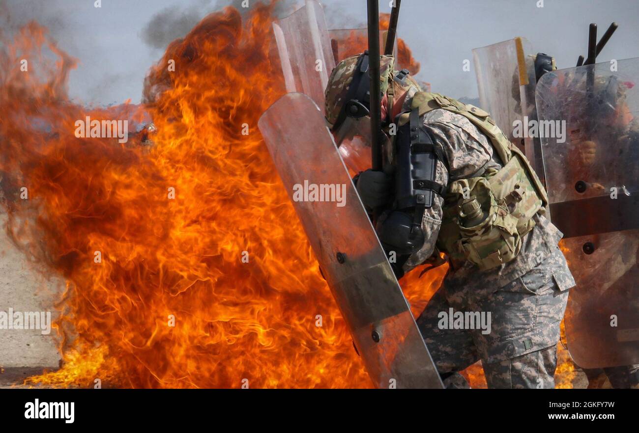 Iowa Army National Guard Soldiers with Troop B, 1st Squadron, 113th ...