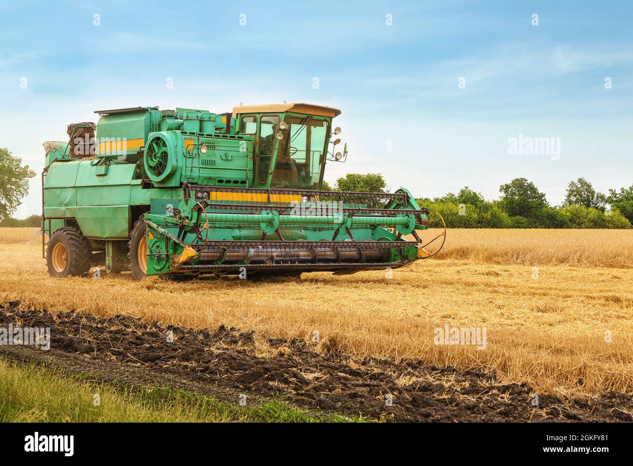 Combine harvester in field Stock Photo - Alamy