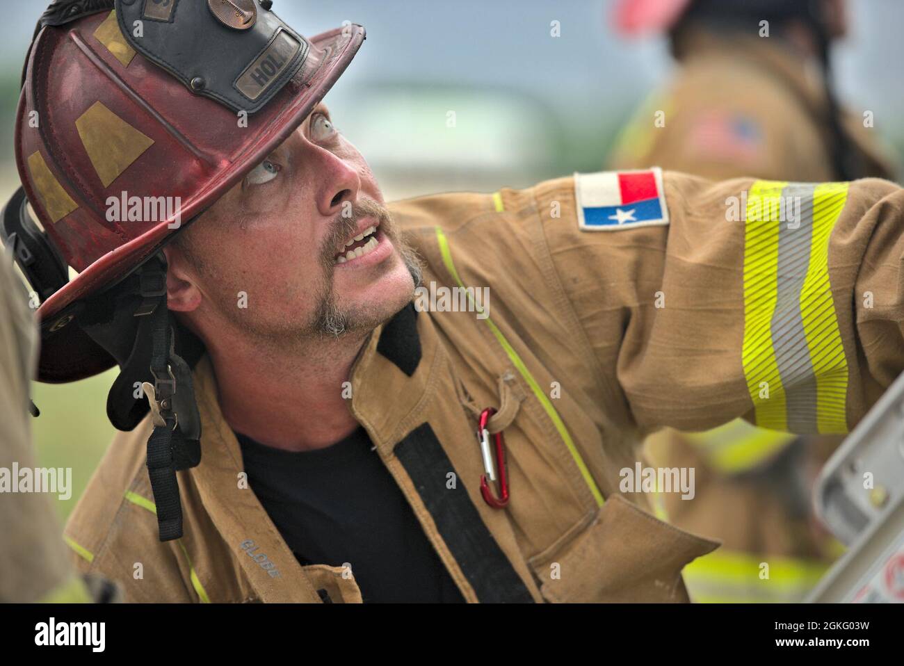 Schertz Fire Rescue Lt. Tom Hollick, lead instructor, demonstrates how ...