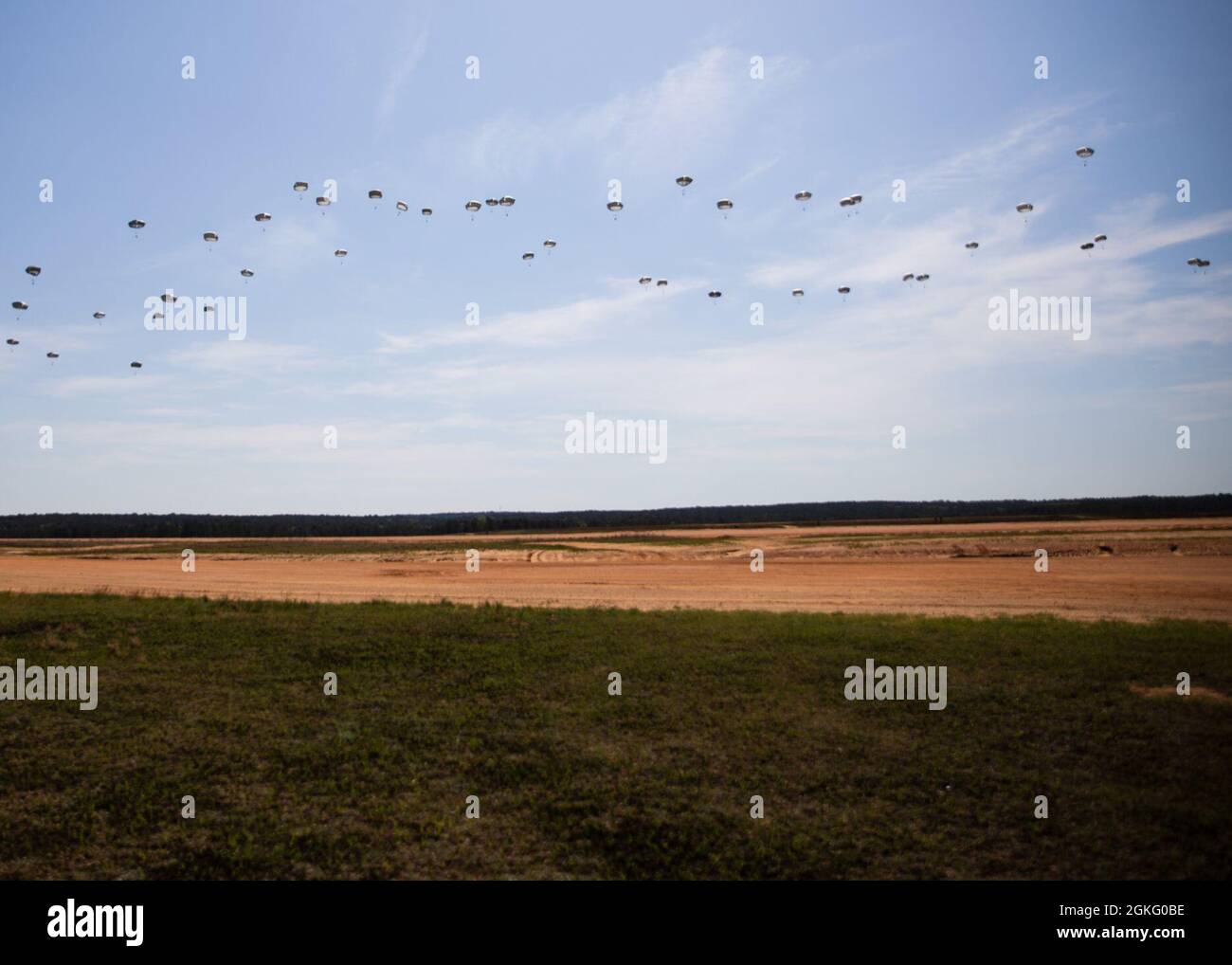 Female Paratroopers from across the Fort Bragg, N.C. descend onto ...