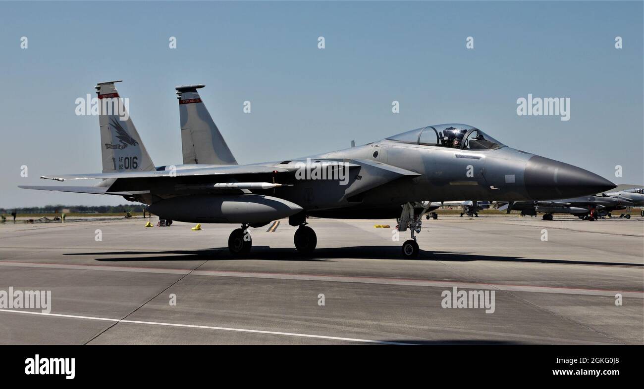 A F-15C Eagle from the 123rd Fighter Squadron, 142nd Fighter Wing ...