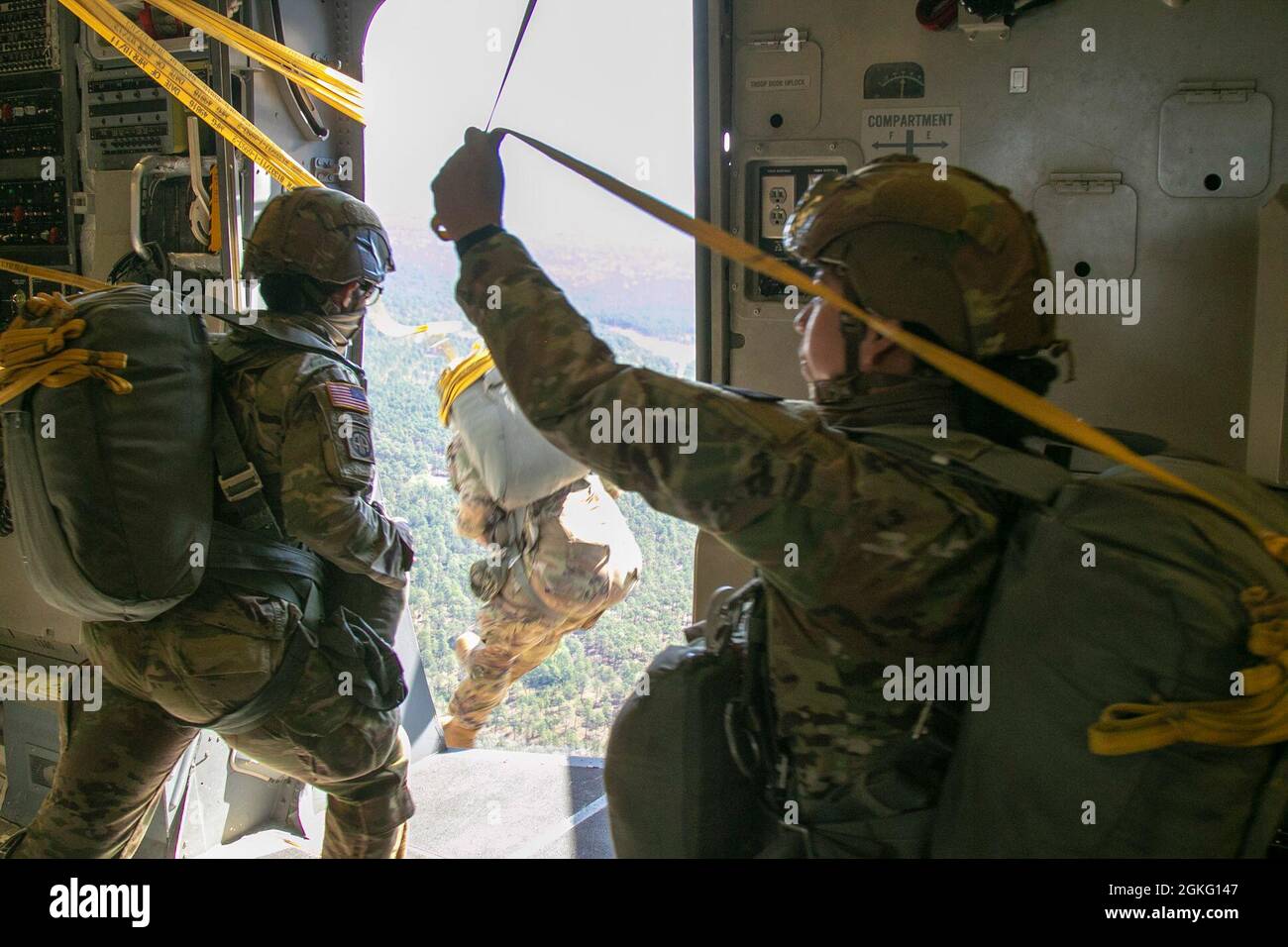 Paratroopers from the 82nd Airborne Division jumps into Sicily drop ...