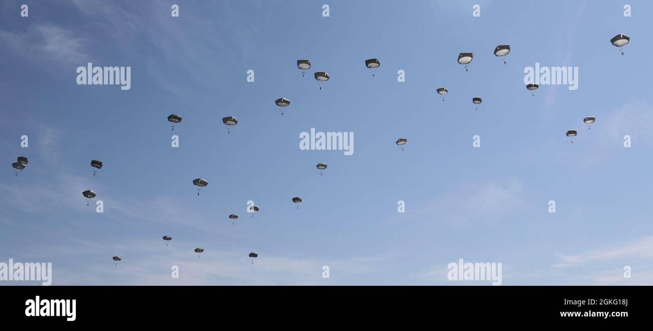 Paratroopers from the 82nd Airborne Division drop towards Sicily Drop ...