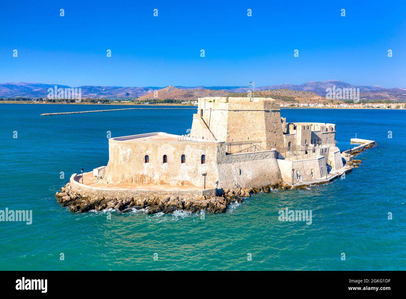 Medieval island castle hi-res stock photography and images - Alamy