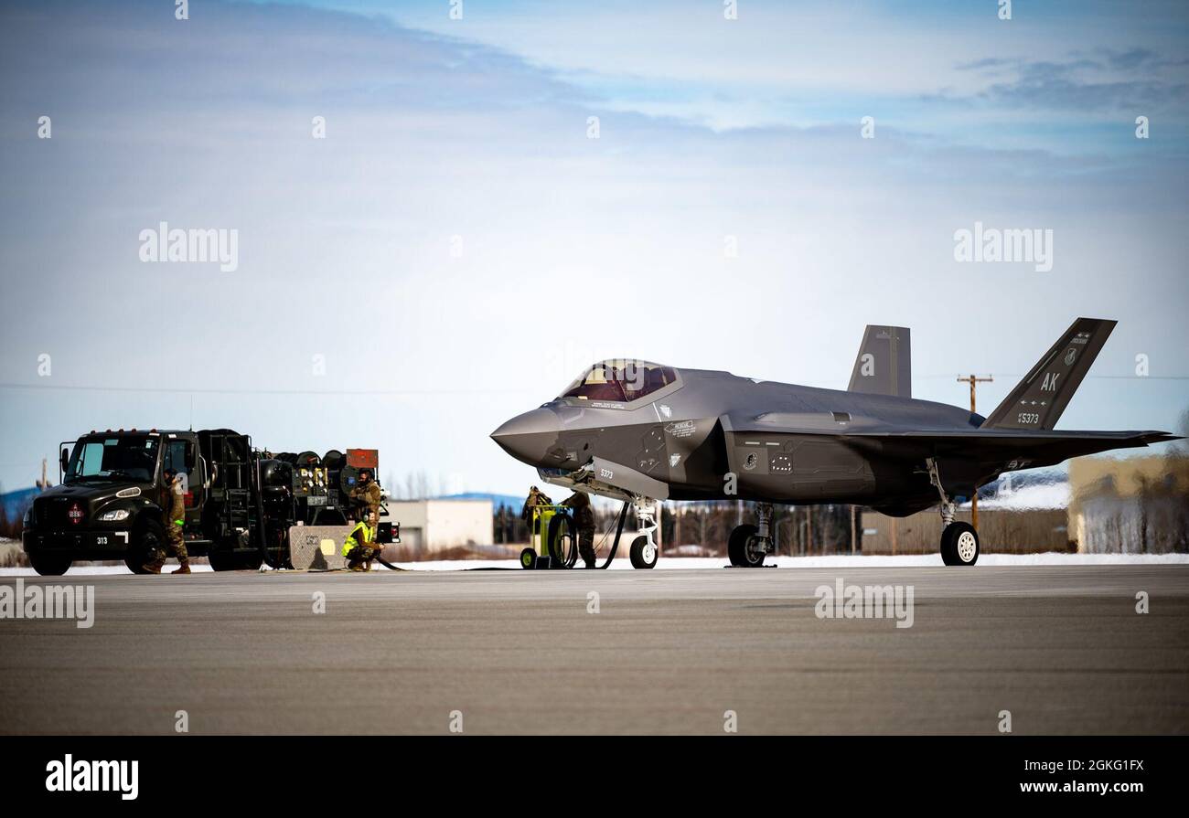 U.S. Airmen from the 354th Fighter Wing (FW) hot pit refuel an F-35A ...