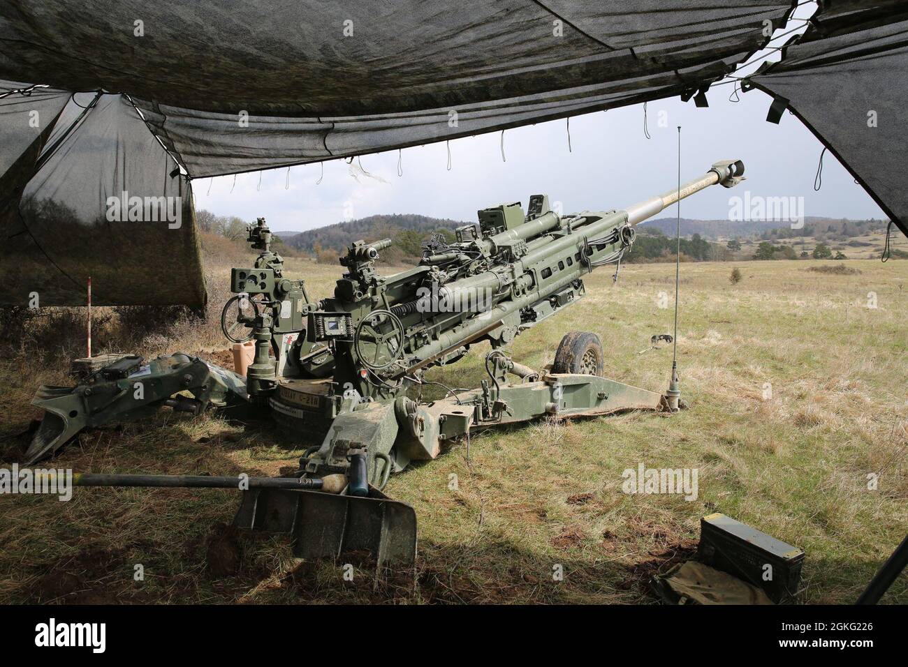 A U.S. Army Howiter assigned to the 2nd Cavalry Regiment, Charlie ...