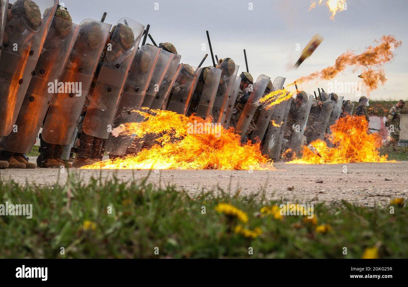 Iowa Army National Guard Soldiers with Troop B, 1st Squadron, 113th ...
