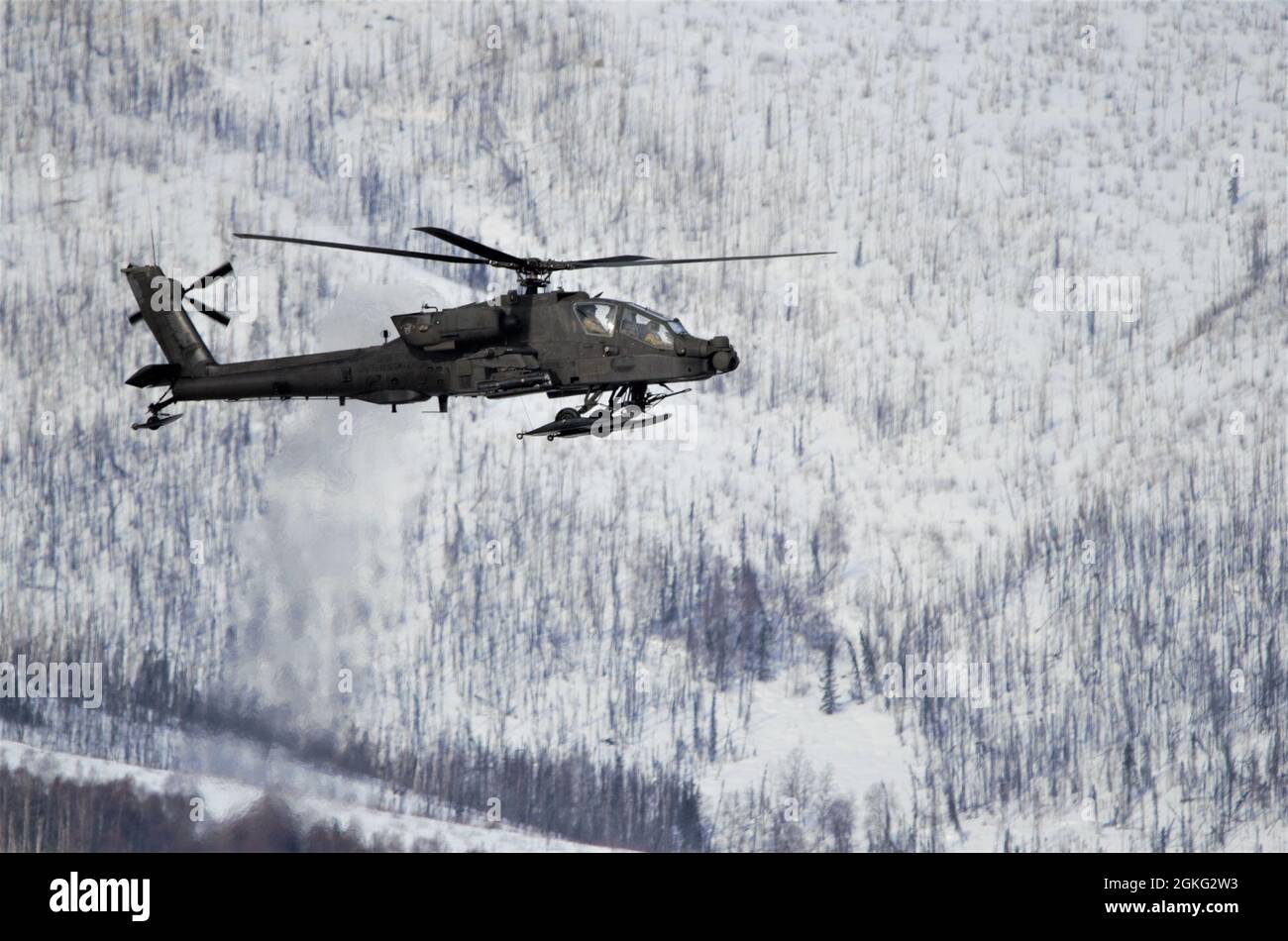 An AH-64 Apache with 1st Attack Reconnaissance Battalion, 25th Aviation ...