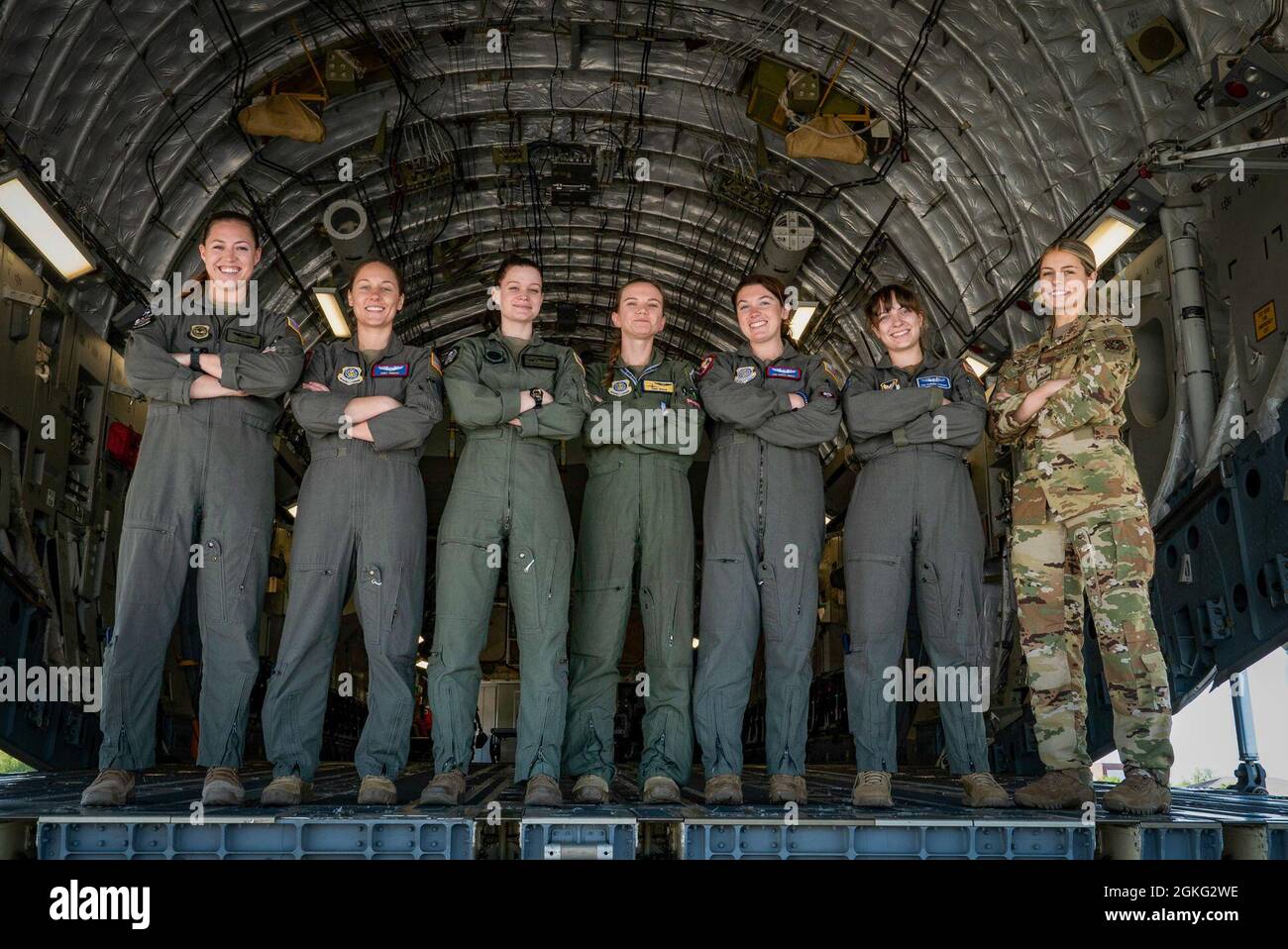 All female aircrew hi-res stock photography and images - Alamy