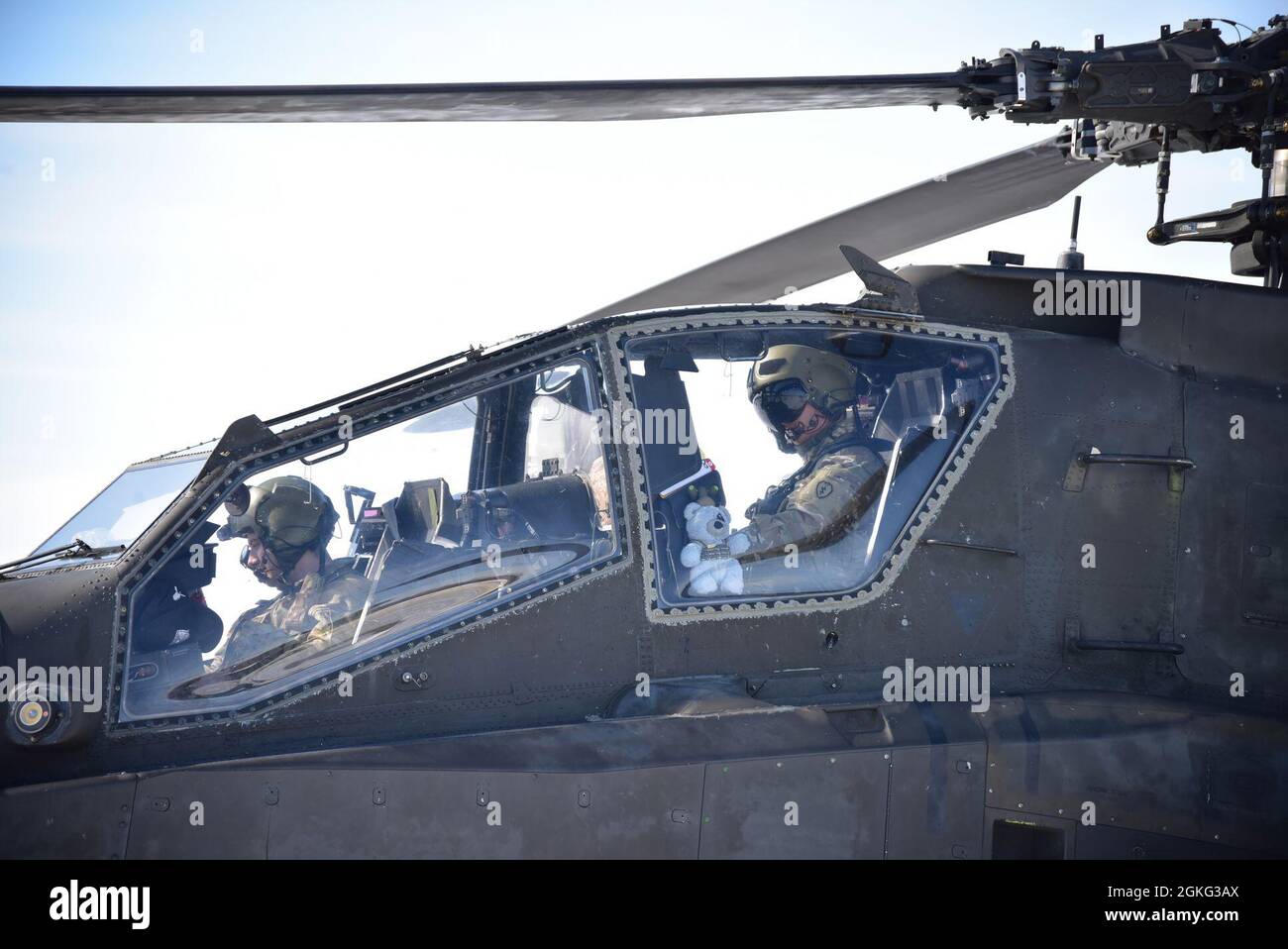 An AH-64 Apache crew from the 1st Battalion, 25th Aviation Regiment ...