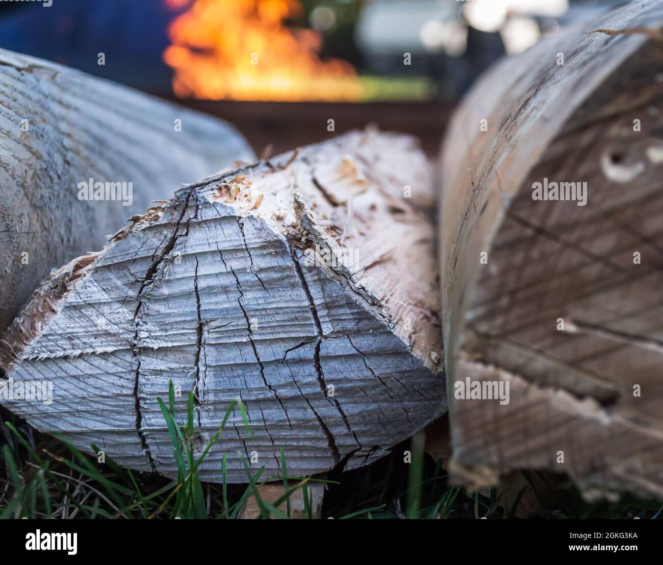 Fire in outdoor grill firewood hi-res stock photography and images - Alamy