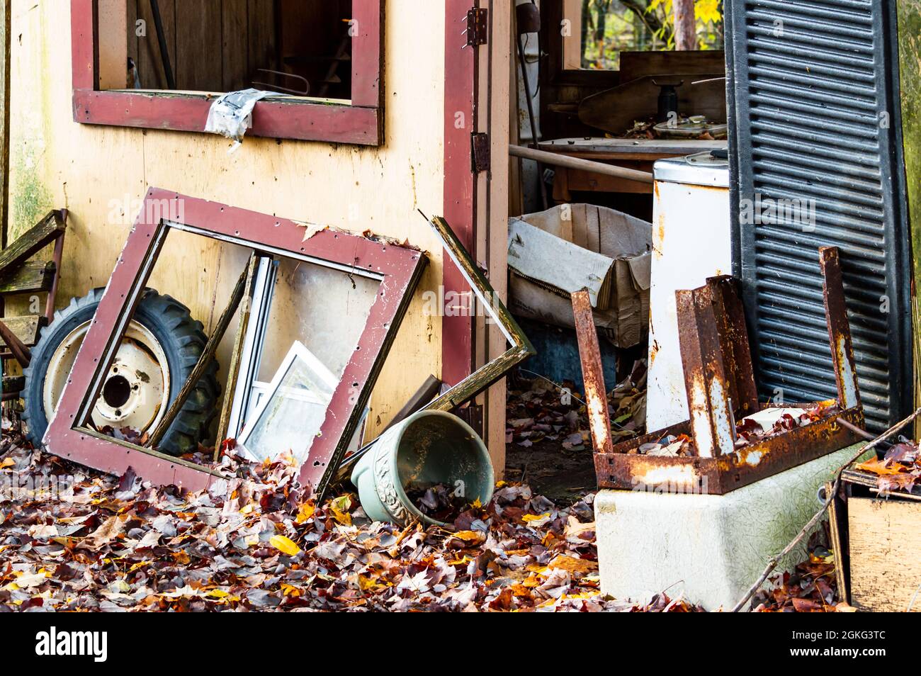 Yard clutter hi-res stock photography and images - Alamy