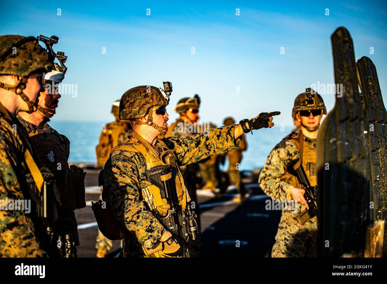 210413-M-TT571-1148 USS CARTER HALL, Atlantic Ocean (April 13, 2021 ...