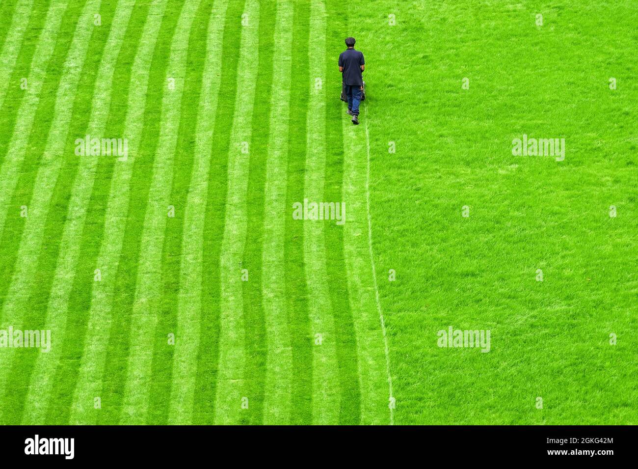 Lawn stripes hi-res stock photography and images - Alamy