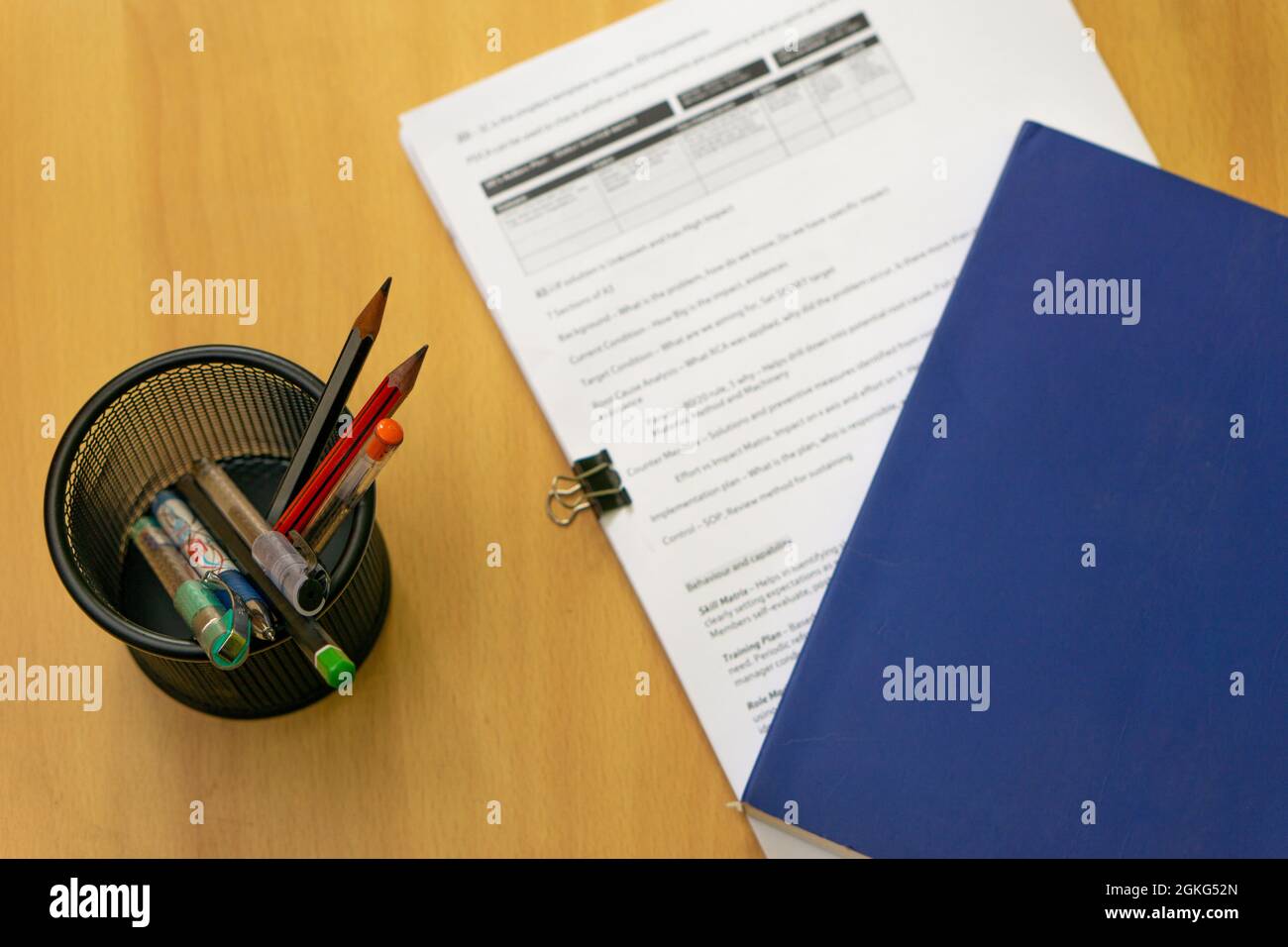 Office table with notepad hi-res stock photography and images - Alamy