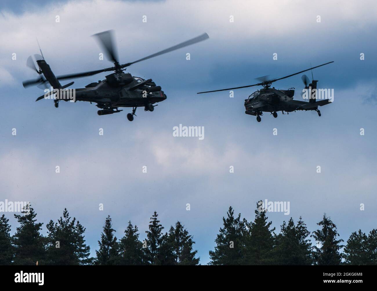 Wings of the apache apache helicopters hi-res stock photography and ...